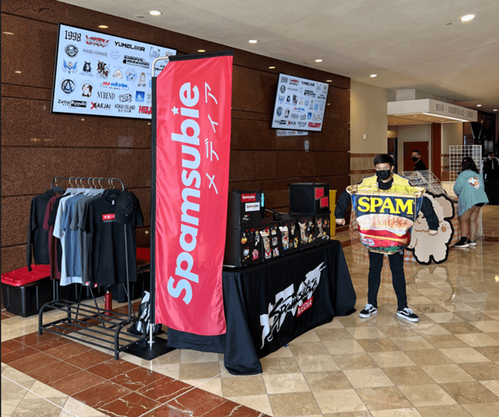 How Custom Tablecloths Enhance Clothing Retail